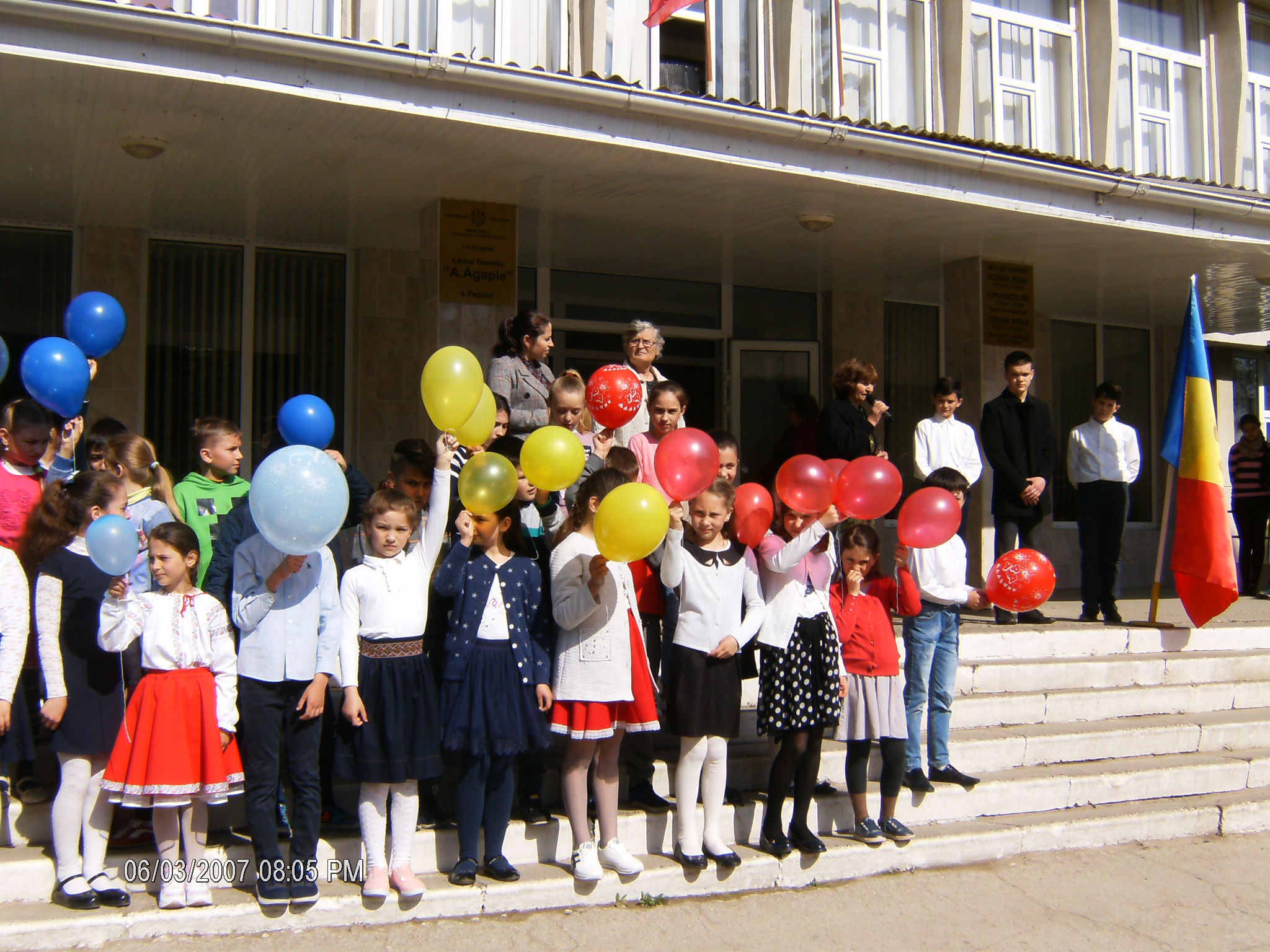 „Ziua drapelului” | Liceul Teoretic Alexandru Agapie satul Pepeni r-nul ...