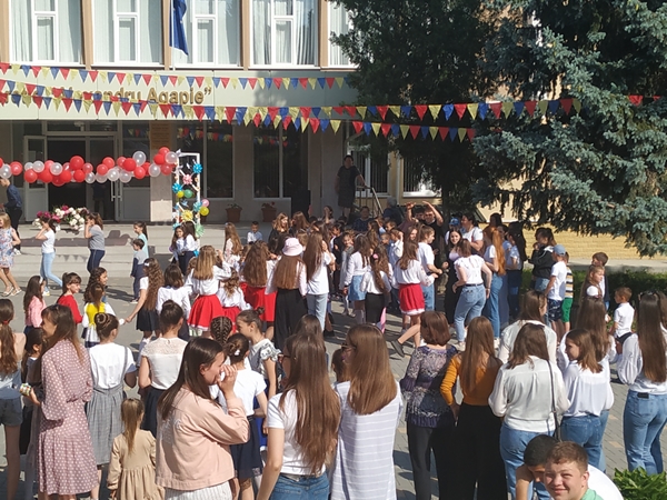 Cântec, dans și voie bună de ziua copiilor | Liceul Teoretic Alexandru ...